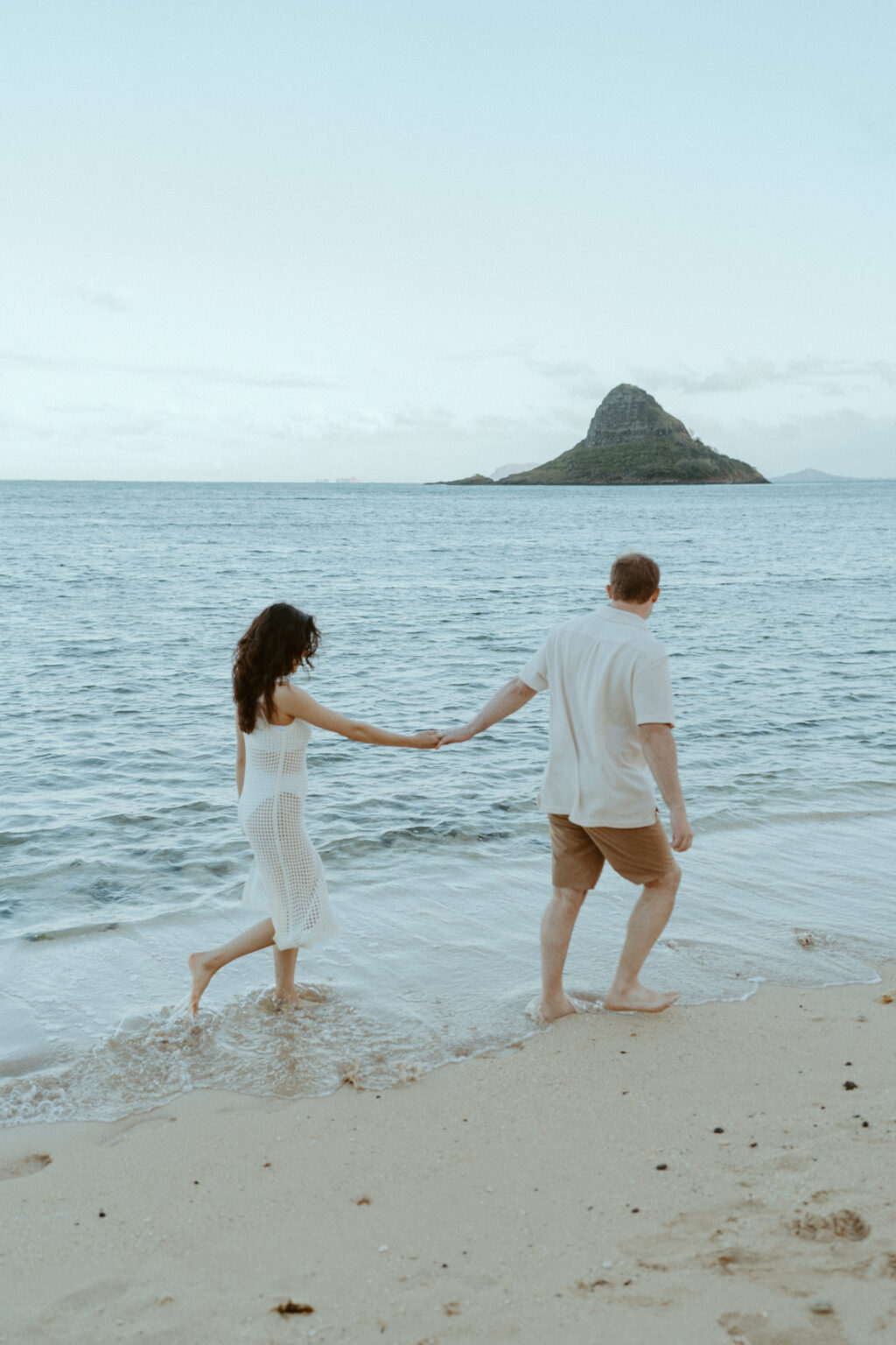 48 Dreamy Inspo Pics For Your Beach Engagement Photoshoot - Elizabeth Vigen